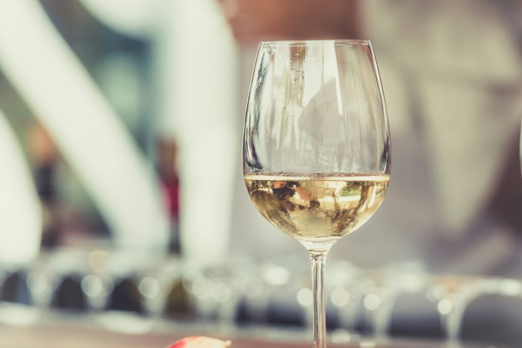 How Light is Your White Wine? Plus a White Wine Chart: 21 Varieties ...